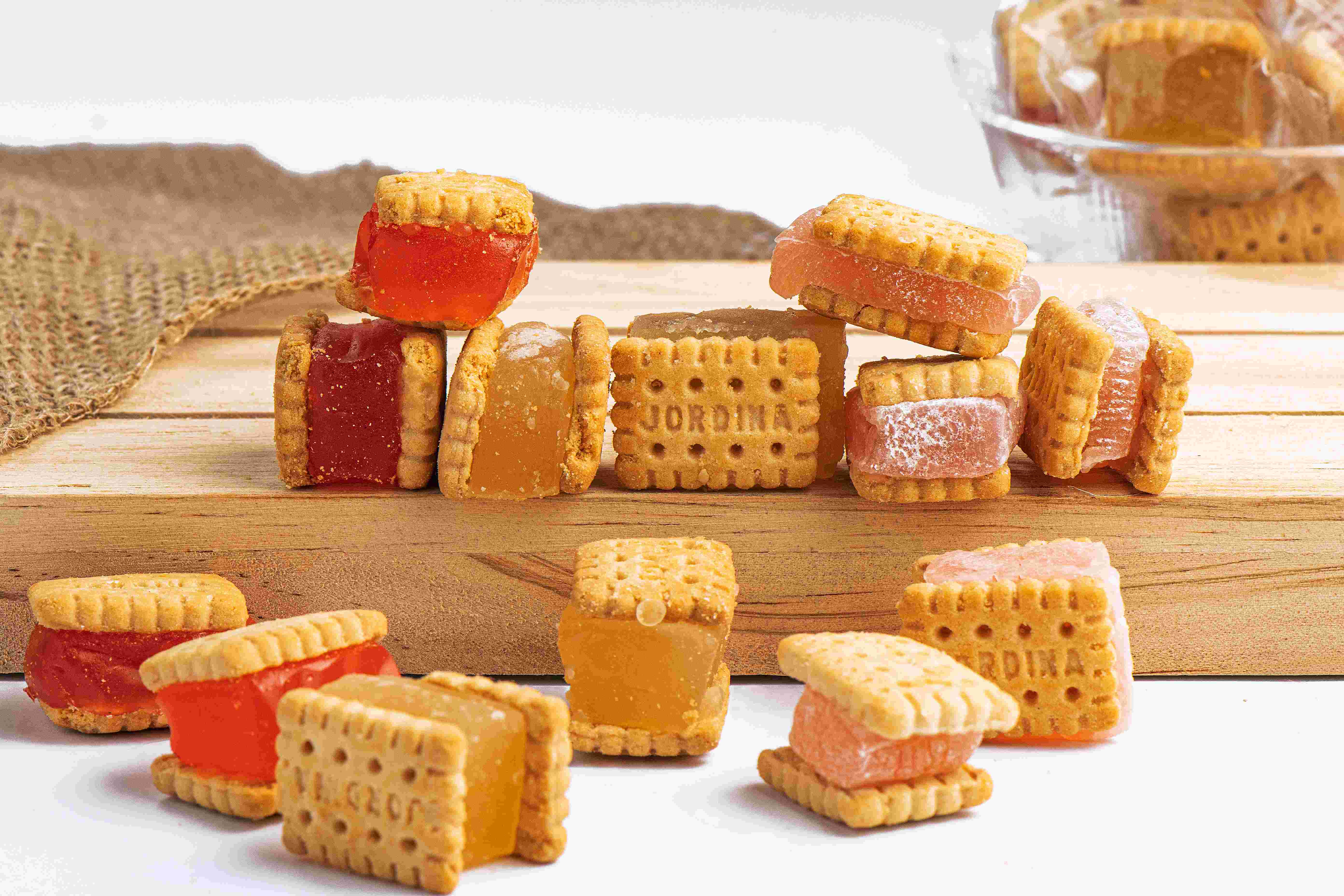 Turkish Delights Halkoum with bascuit راحة الحلقوم مع البسكويت - Royal